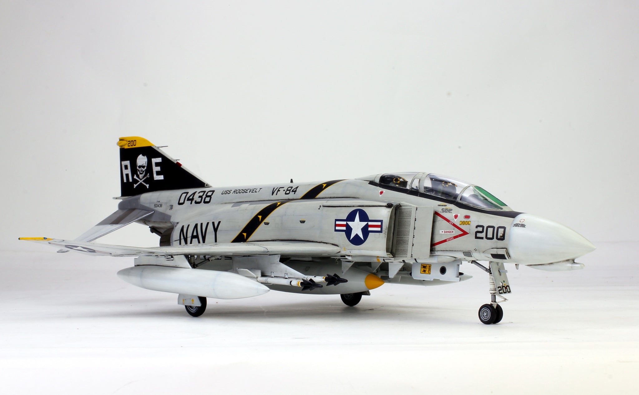 US Navy Aircraft F-4J Phantom VF-84 Jolly Rogers Vietnam war - 1/48 Sc ...