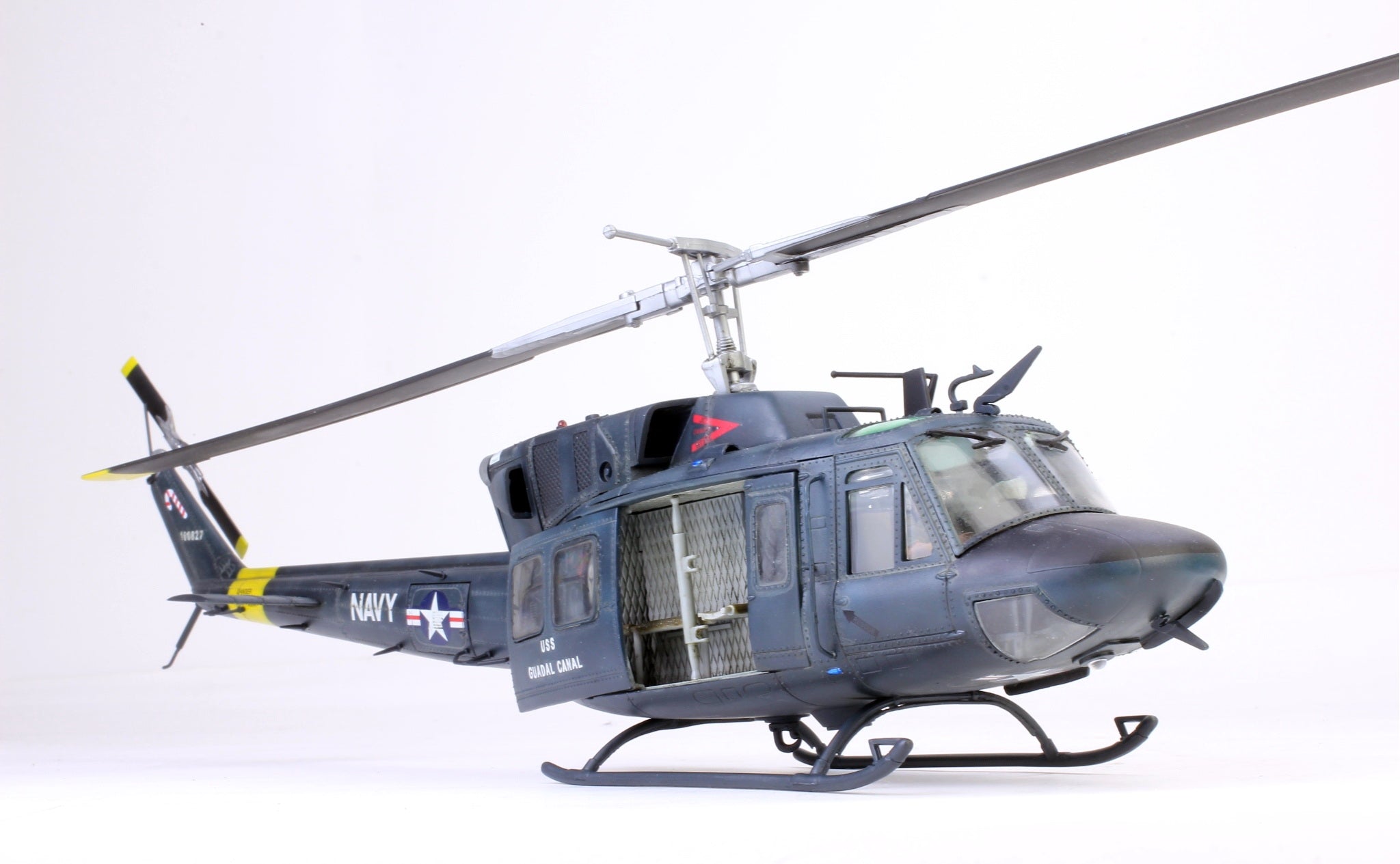 PreBuilt (Rare) 1:35 Model UH-1N Twin Huey /w 02 Pilots, US Navy ...
