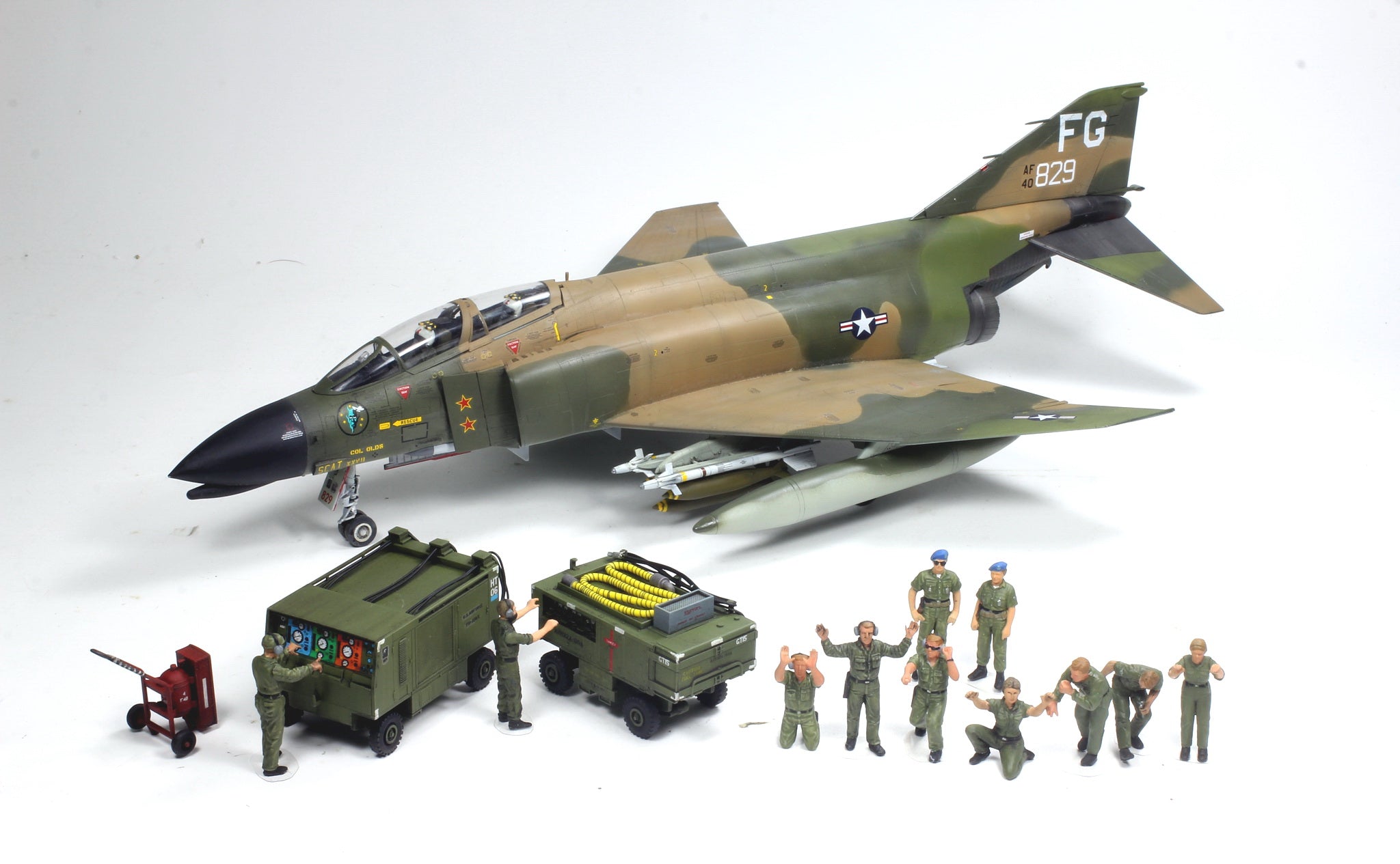 USAF Ground Crews & Support Vehicles Set for airfield Diorama 1:48 Pro ...