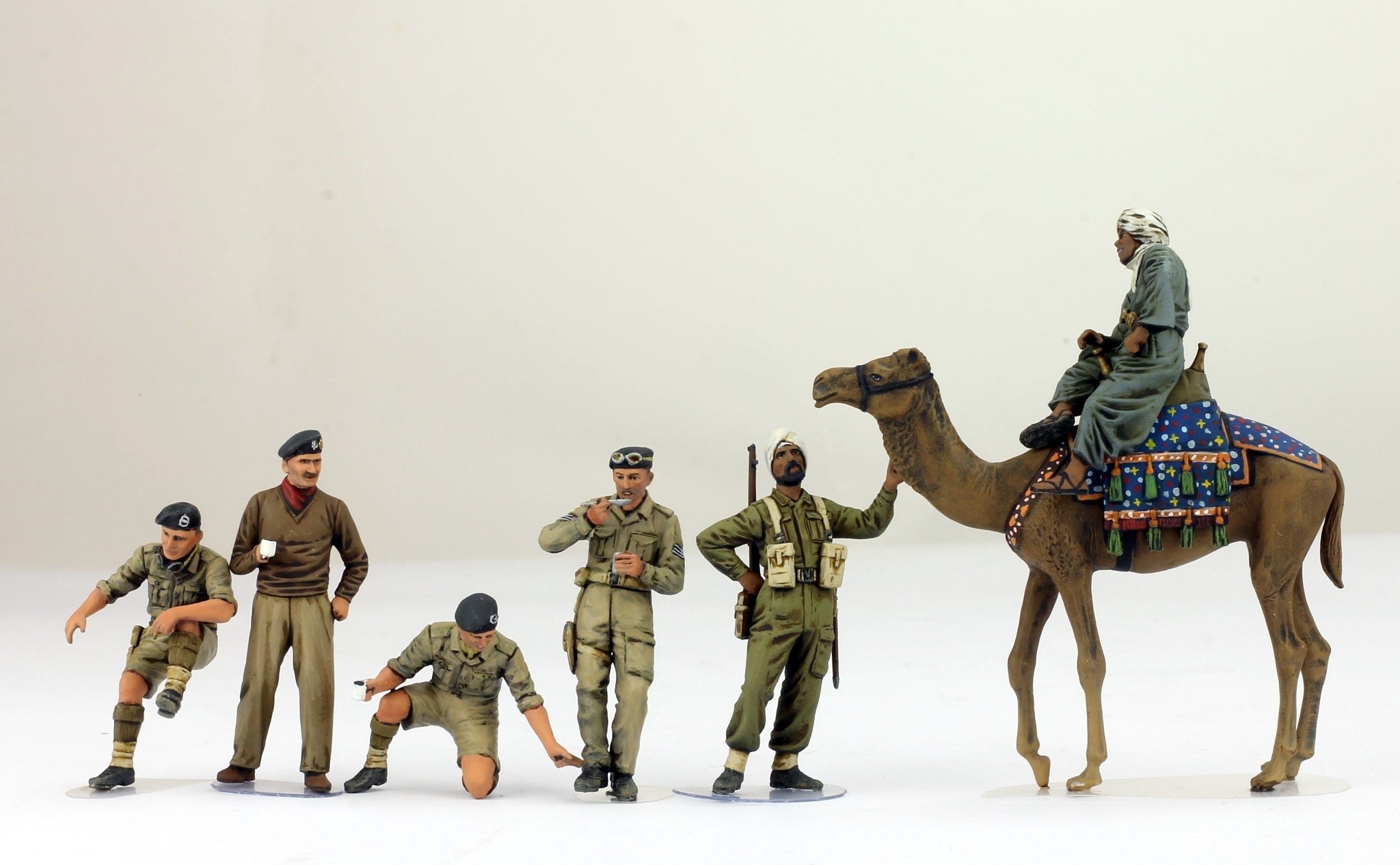 1:35 ProPainted British Commonwealth AFV Crews & Civilian Rider with C ...