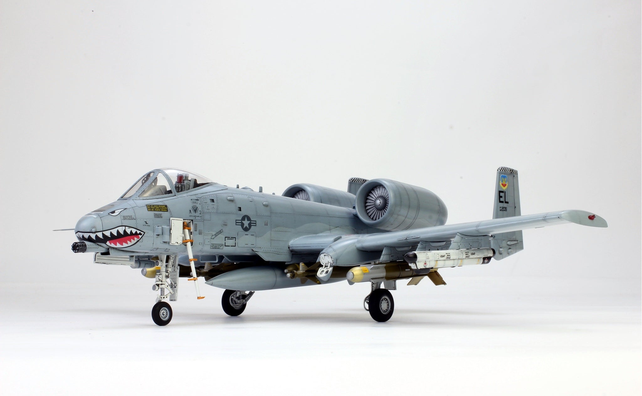 USAF A-10 Thunderbolt II - 1/48 Scaled Ratio Pro Built Model ...