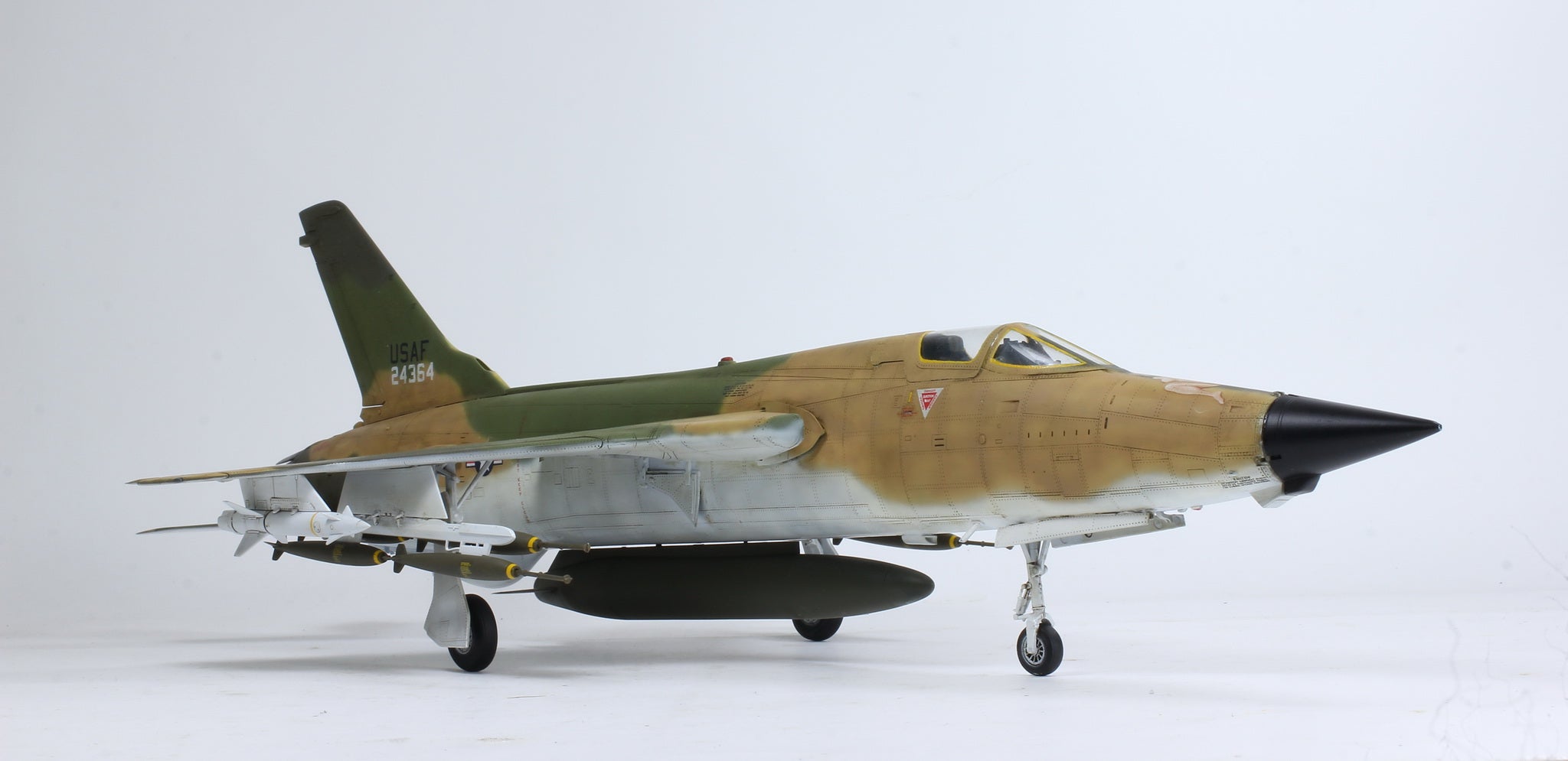 USAF F-105D Thunderchief Vietnam war - 1/48 Scaled Ratio - Manufacture ...