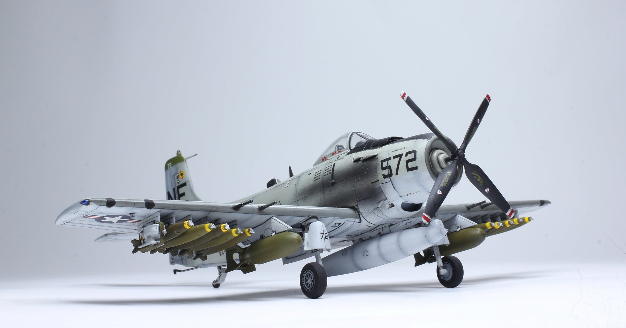 ProBuilt Model 1:72 US Navy A-1H Skyraider /w Toilet Bomb , Vietnam wa ...