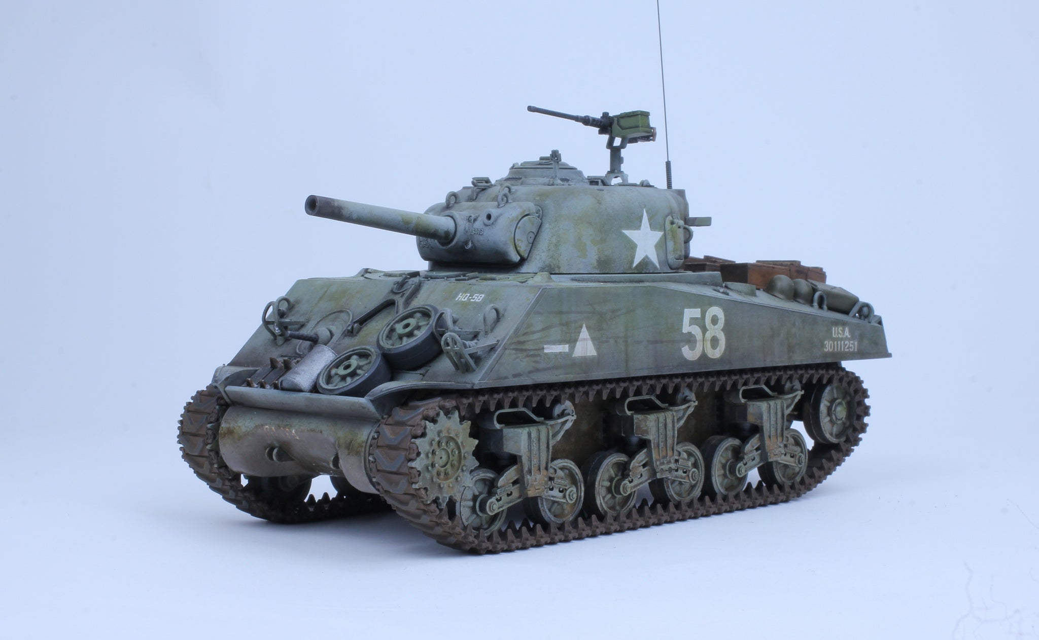 PreBuilt M4A3 Sherman /w 105mm Howitzer Medium Tank WW2, 1/35 Scaled R ...