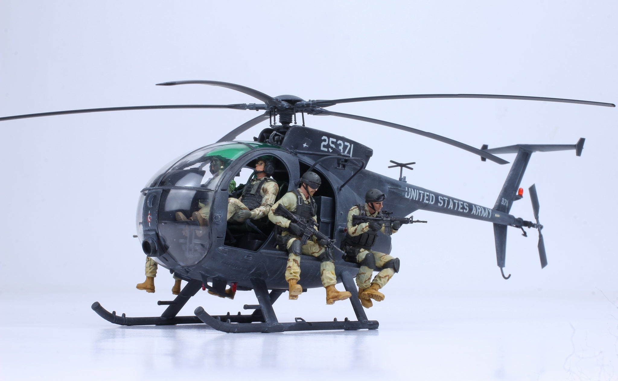 MH-6J Little Bird /w 02 Pilots + 04 Delta Force Riders, 1/35 Scaled Ra ...