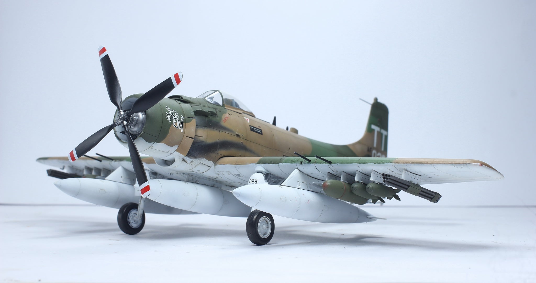 USAF A-1J Skyraider in Vietnam war - 1/48 Scaled Ratio - Built by Prob ...