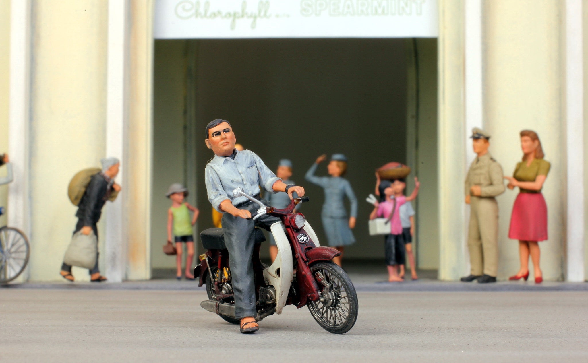 Saigon (Red) Honda Motorcycle Cub C100 /w Civilian (Pre 1975) , 1/35 S ...
