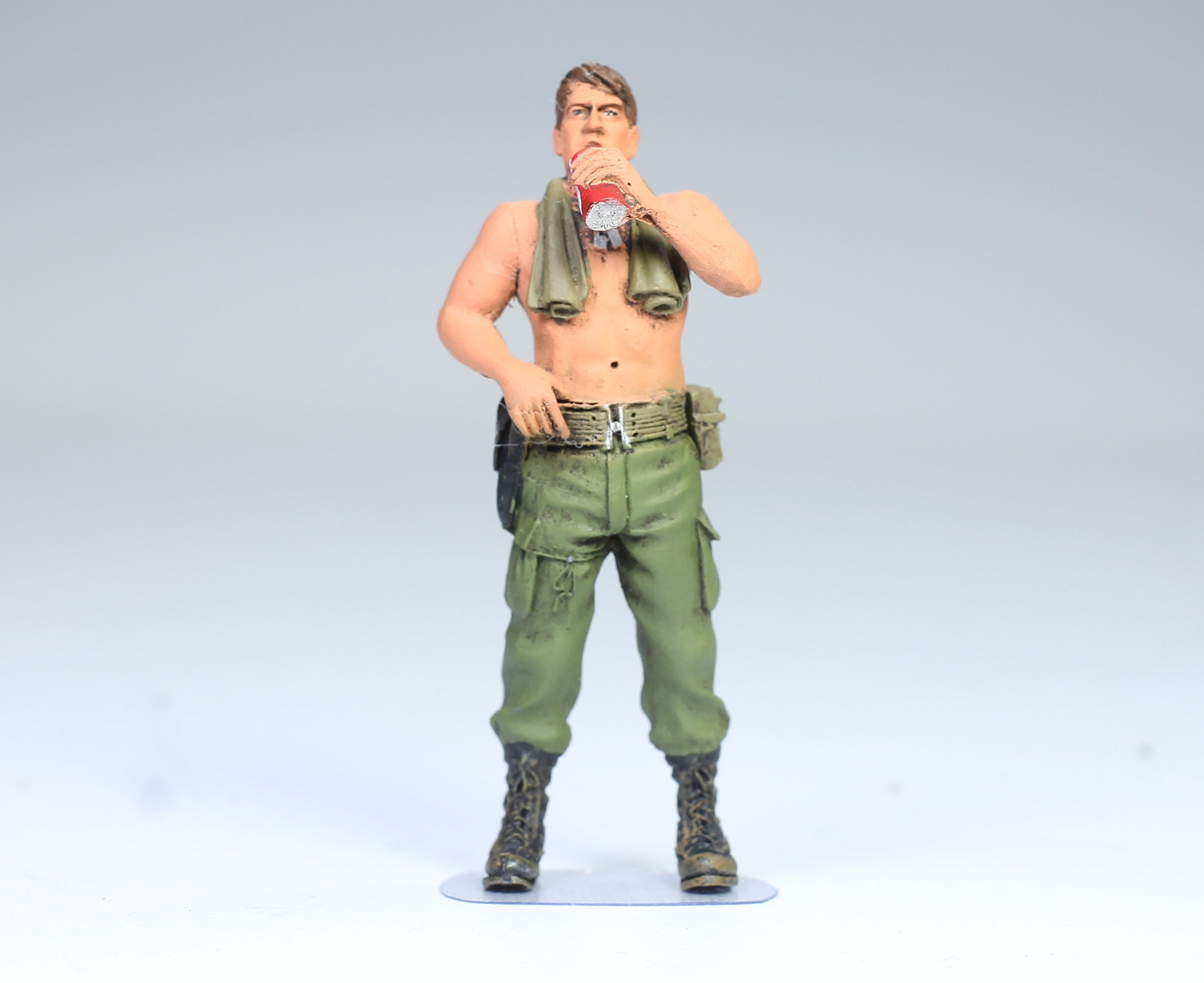 Verlinden US Soldier Drinking Coke Model, 1/35 Scaled Ratio, Vietnam ...