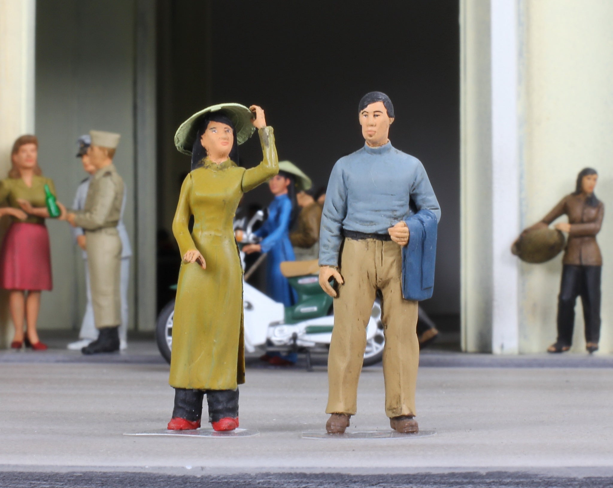Set 1 : Saigon Couple Civilian (01 Woman + 01 Man) in Vietnam war , 1 ...